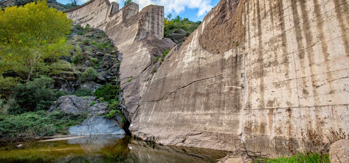 Visit the ruins Malpasset dam, dam on the vault Reyran