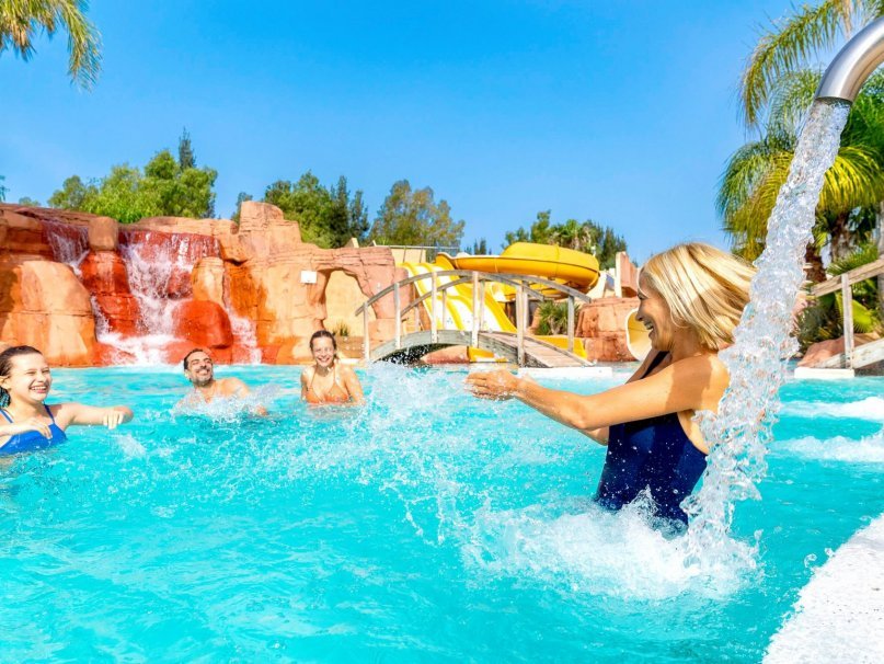 Camping with seaside swimming pool on the French Riviera: pool and ...