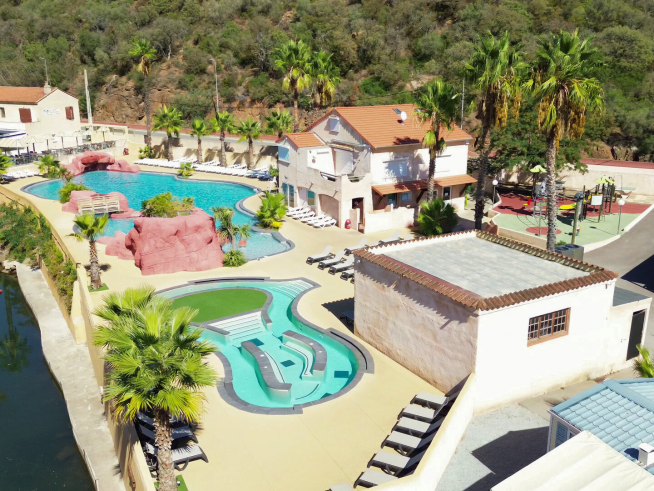 Camping with seaside swimming pool on the French Riviera: pool and ...